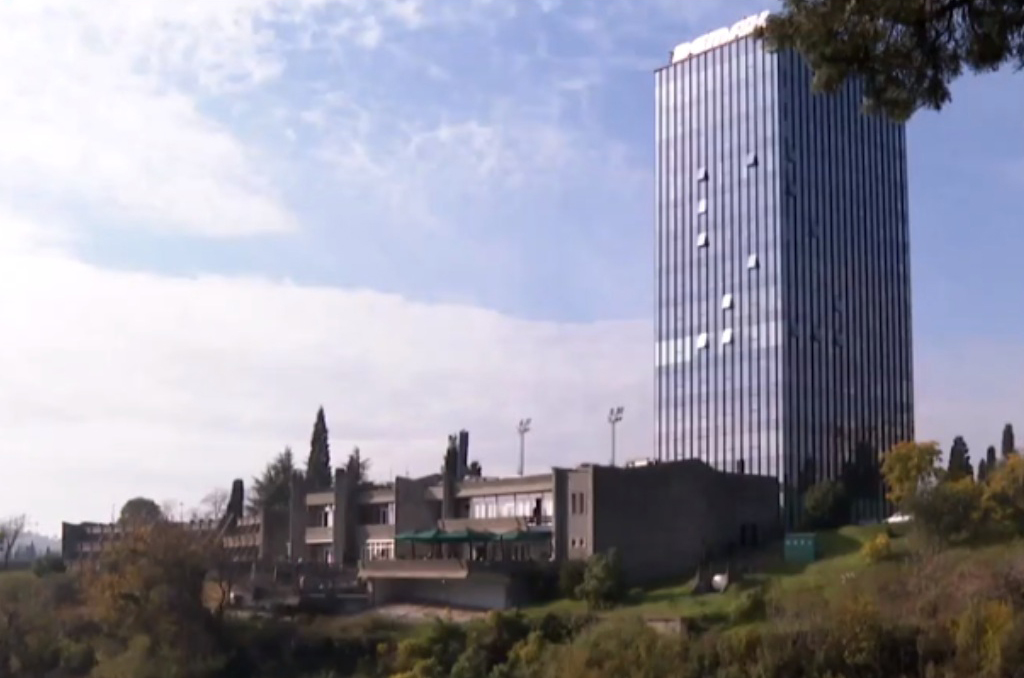 U soliteru kod hotela 'Podgorica' nađena oprema koju koriste samo ...