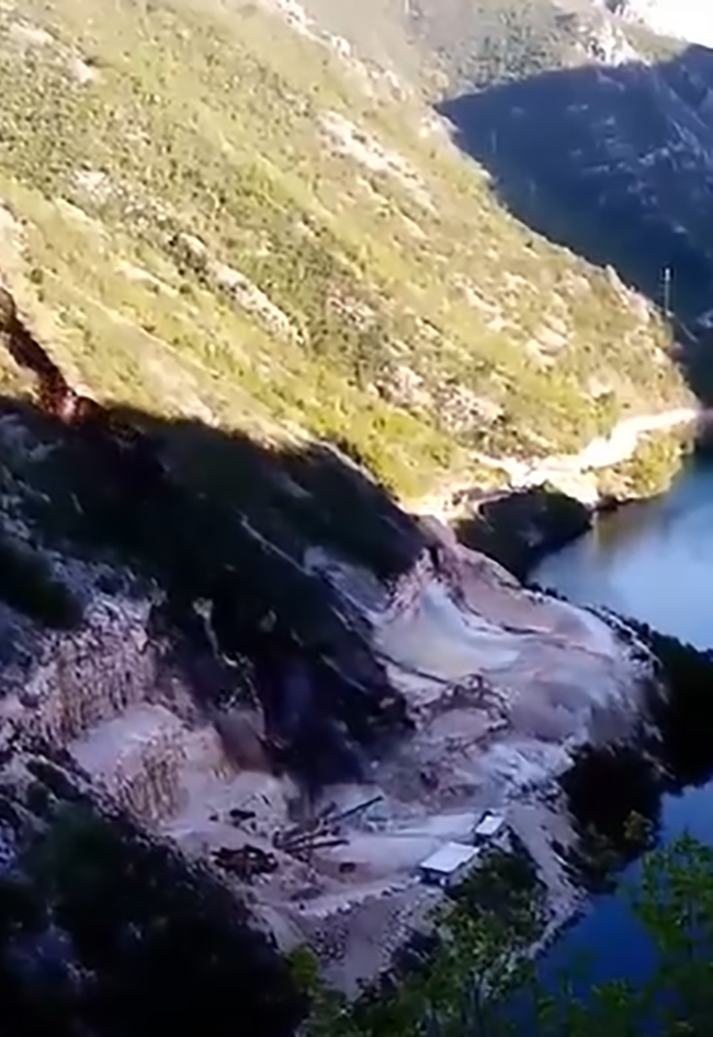 Odron kod Mostara, kamenje zatrpalo automobile - PCNEN