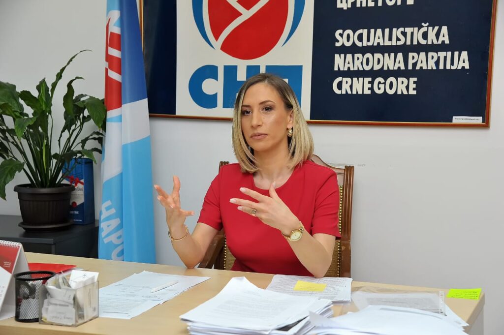 Poslanica SNP: Nadležni da vide ima li u Đukanovićevom javnom nastupu ...